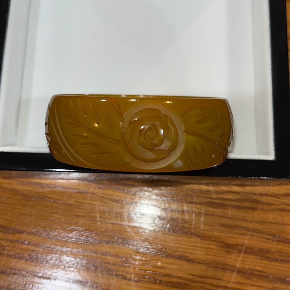 Vintage Bakelite Flower Etched Butterscotch Bracelet. - Gem